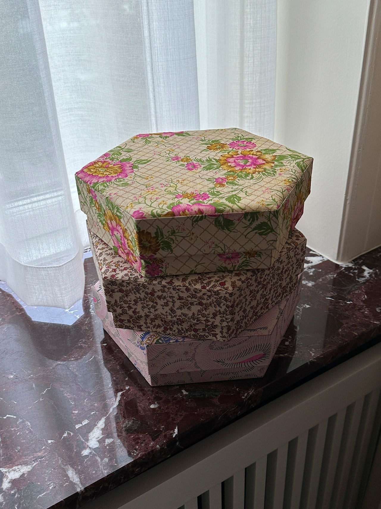Alison Hexagon SILK Box – SISSEL EDELBO